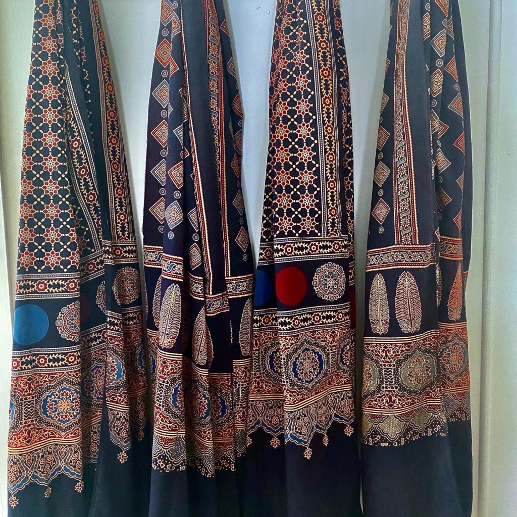 Black screenprinted scarf - pari design